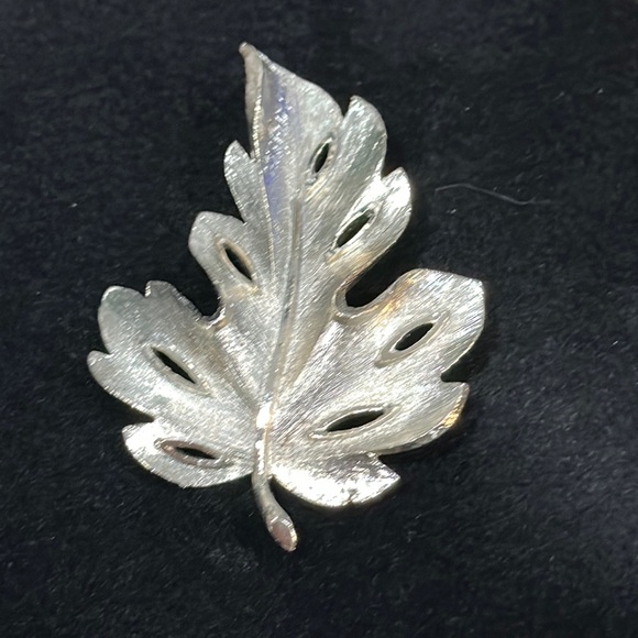 BSK | Jewelry | Vintage Bsk Stamped Silver Tone Large Leaf Brooch ...